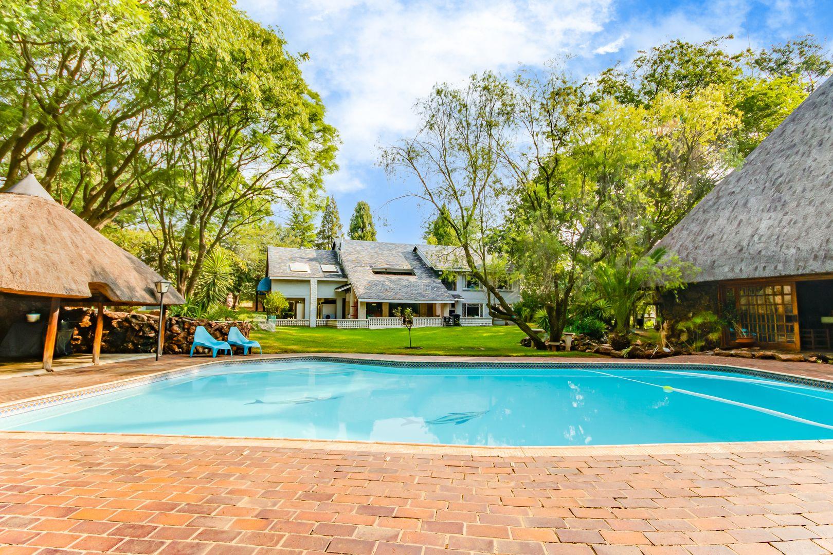 7 Bedroom House for sale in Chartwell - P24-114204828