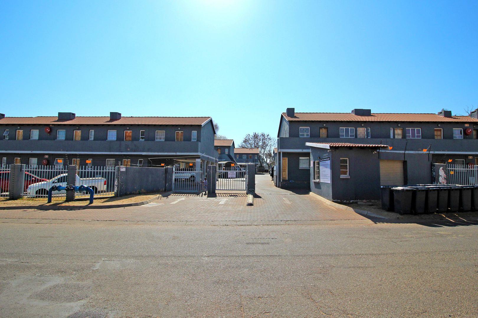 Pollak Park Property : Property and houses to rent in Pollak Park ...