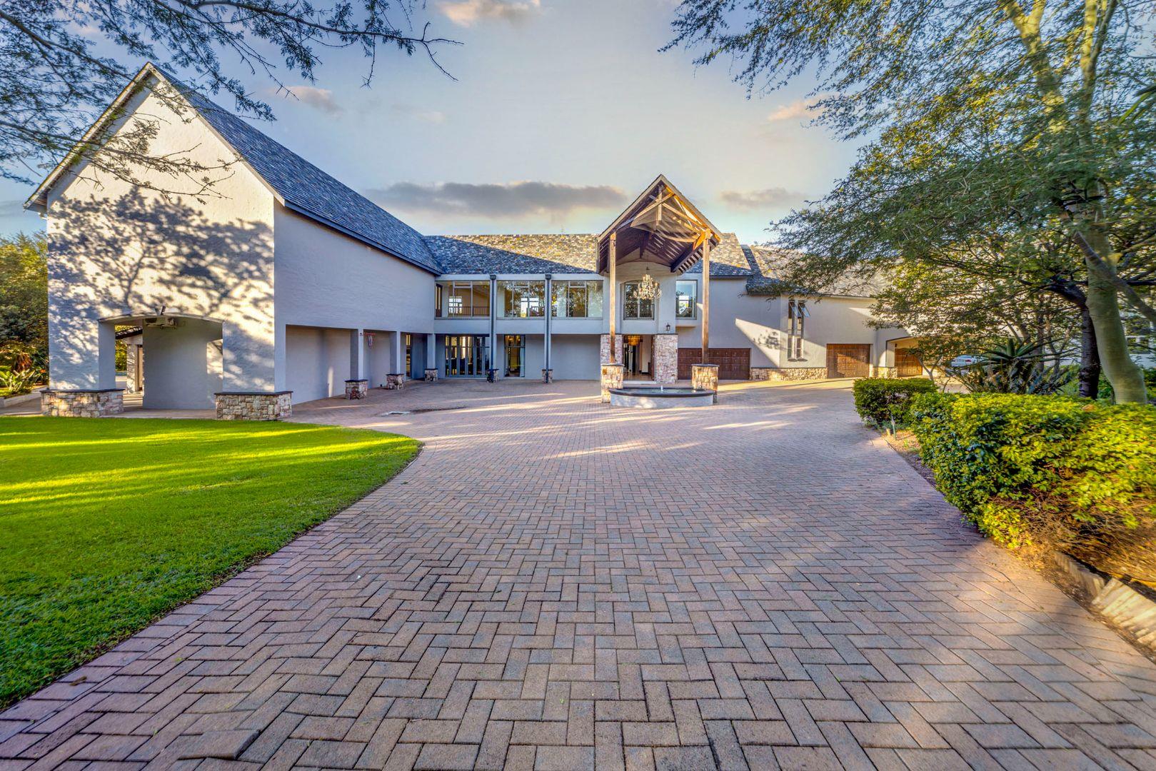 5 Bedroom House for sale in Waterfall Equestrian Estate - P24-114285617