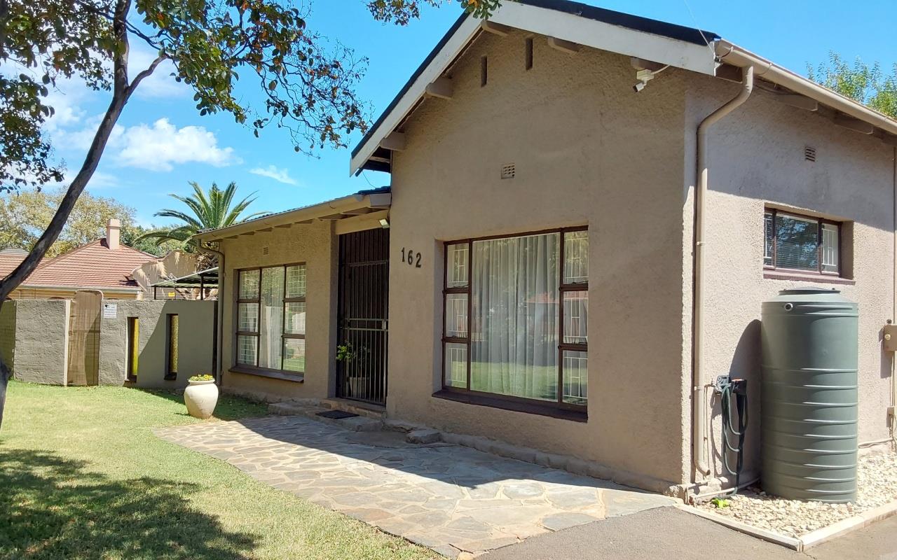 3 Bedroom House for sale in Benoni West - P24-114295118