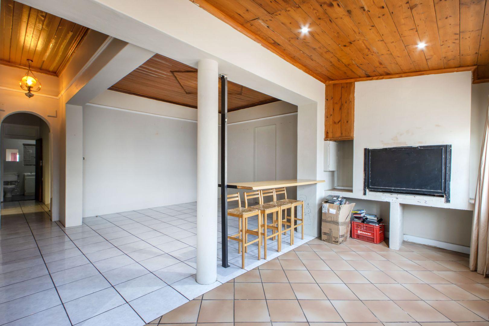 6 Bedroom House for sale in Van Ryneveld - P24-114304186