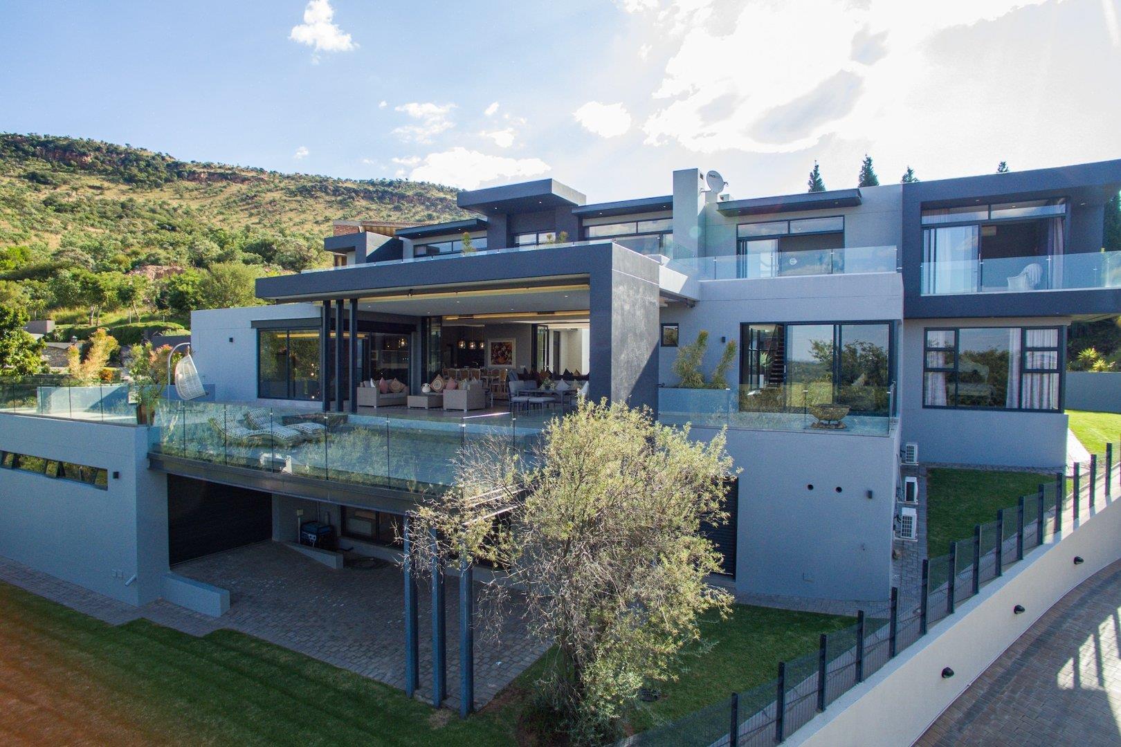 6 Bedroom House for sale in Featherbrooke Estate - 1221 Crows Nest ...