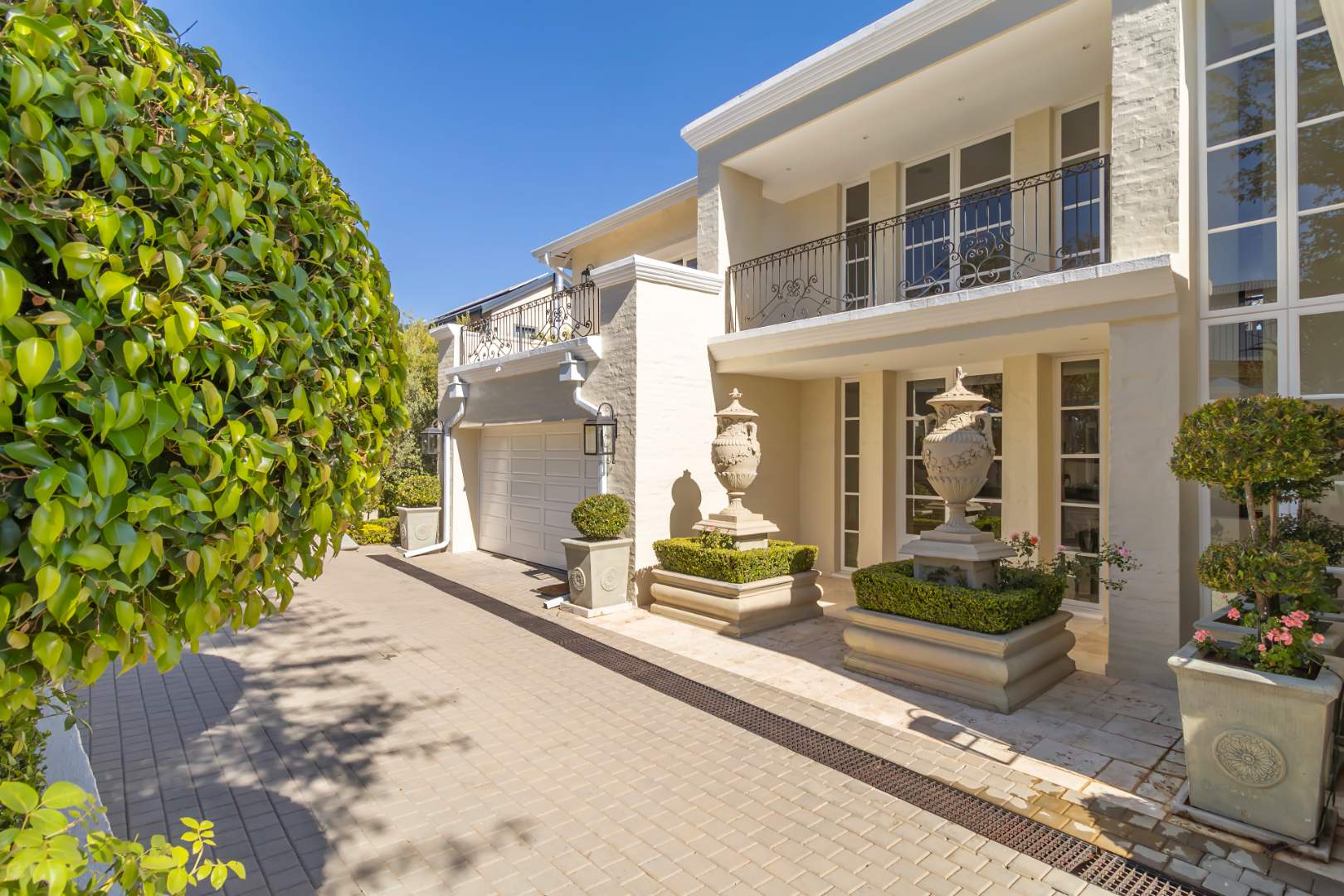 4 Bedroom House for sale in Waterfall Country Estate - P24-115567759