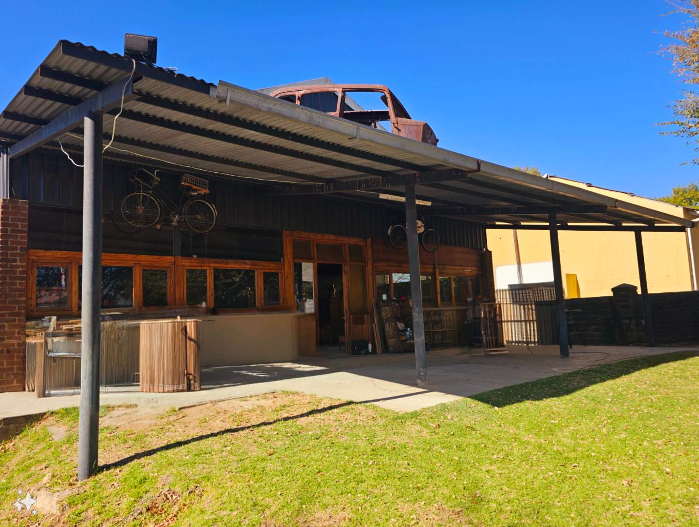 Commercial property for sale in Ladybrand - P24-114425118