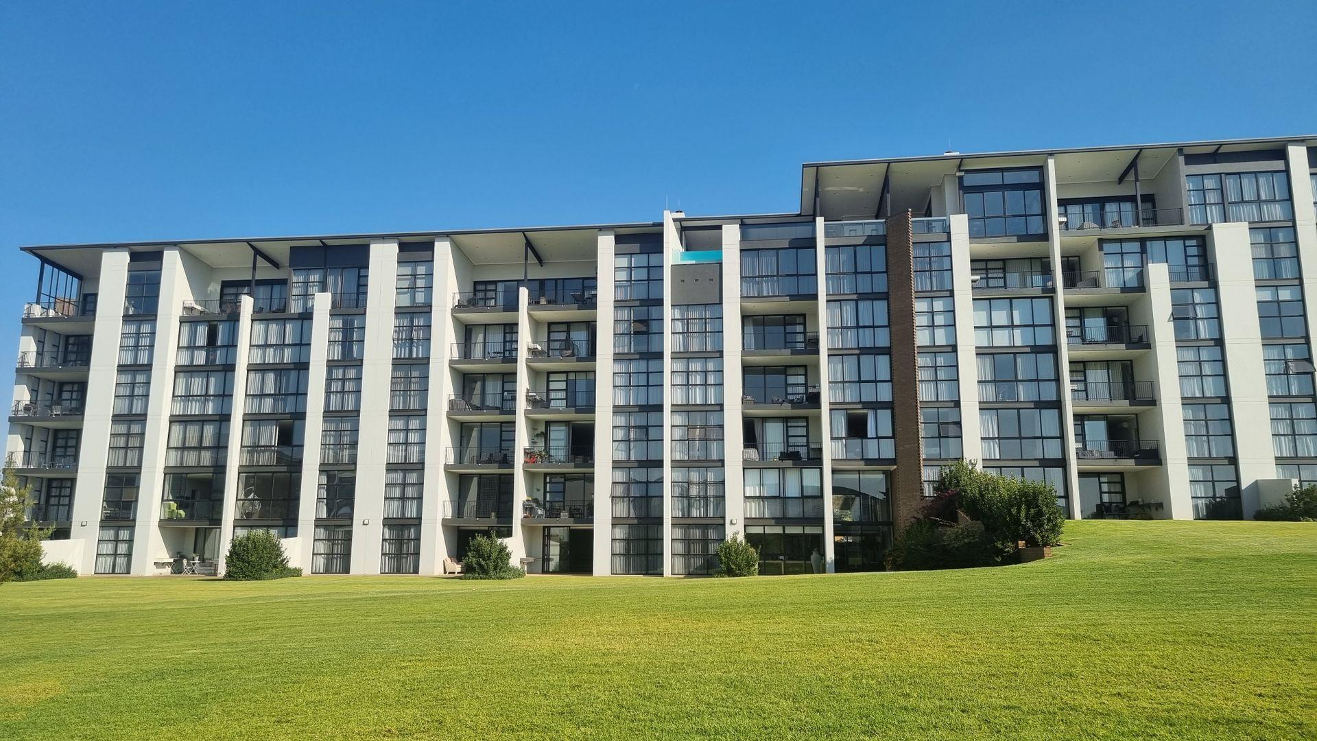 2 Bedroom Townhouse for sale in Midfield Estate - P24-114486102