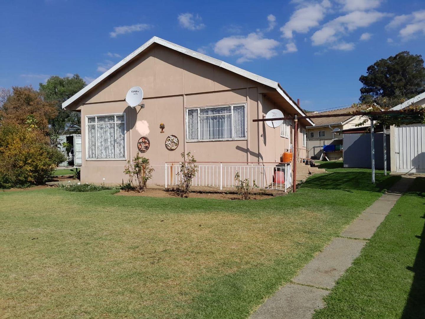 3 Bedroom House for sale in Grootvlei - P24-114487010