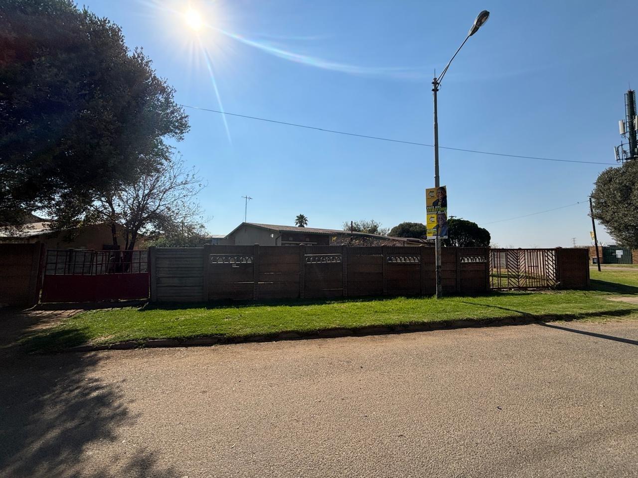 3 Bedroom House for sale in Randfontein Central - 3 Potgieter Street ...