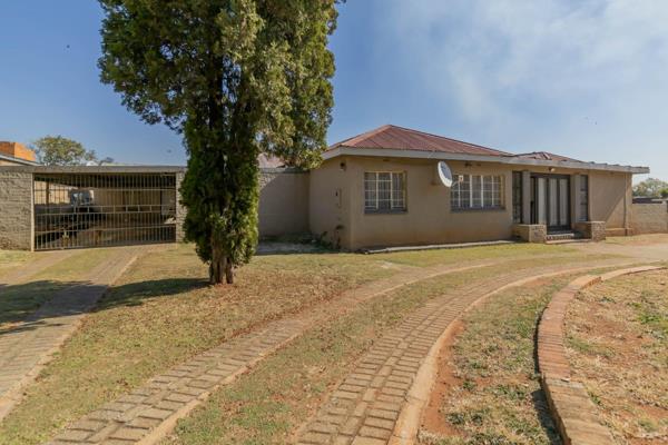 Selection Park Property : Property and houses to rent in Selection Park ...