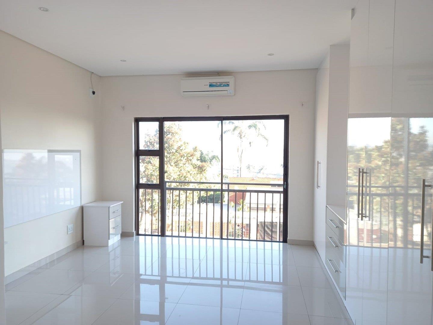 3 Bedroom Apartment / flat to rent in Overport - P24-114533688