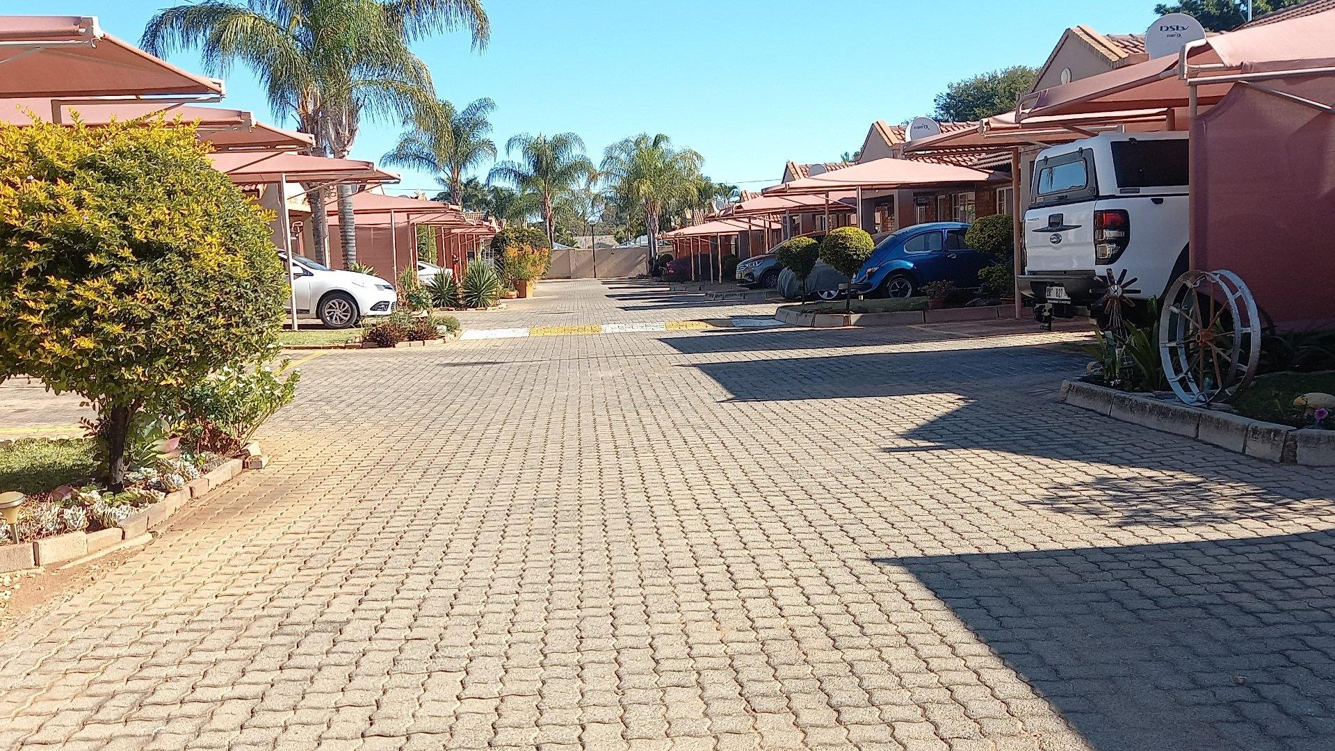 3 Bedroom Townhouse for sale in Bendor - Res/ Est/ Townhouse/ 32 Marlou ...