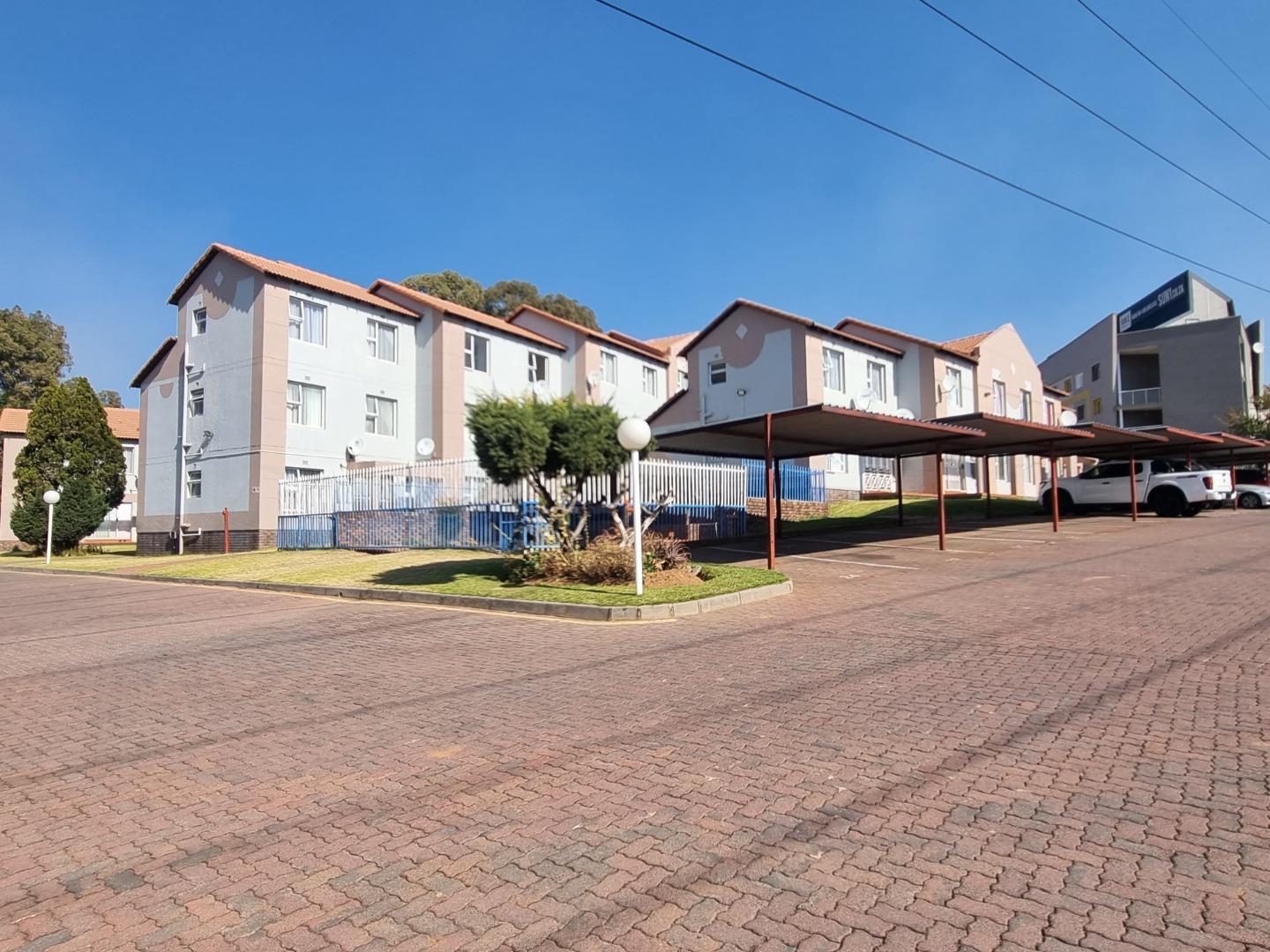 2 Bedroom Townhouse for sale in Meredale - #6 Lark and Houtkapper - P24 ...