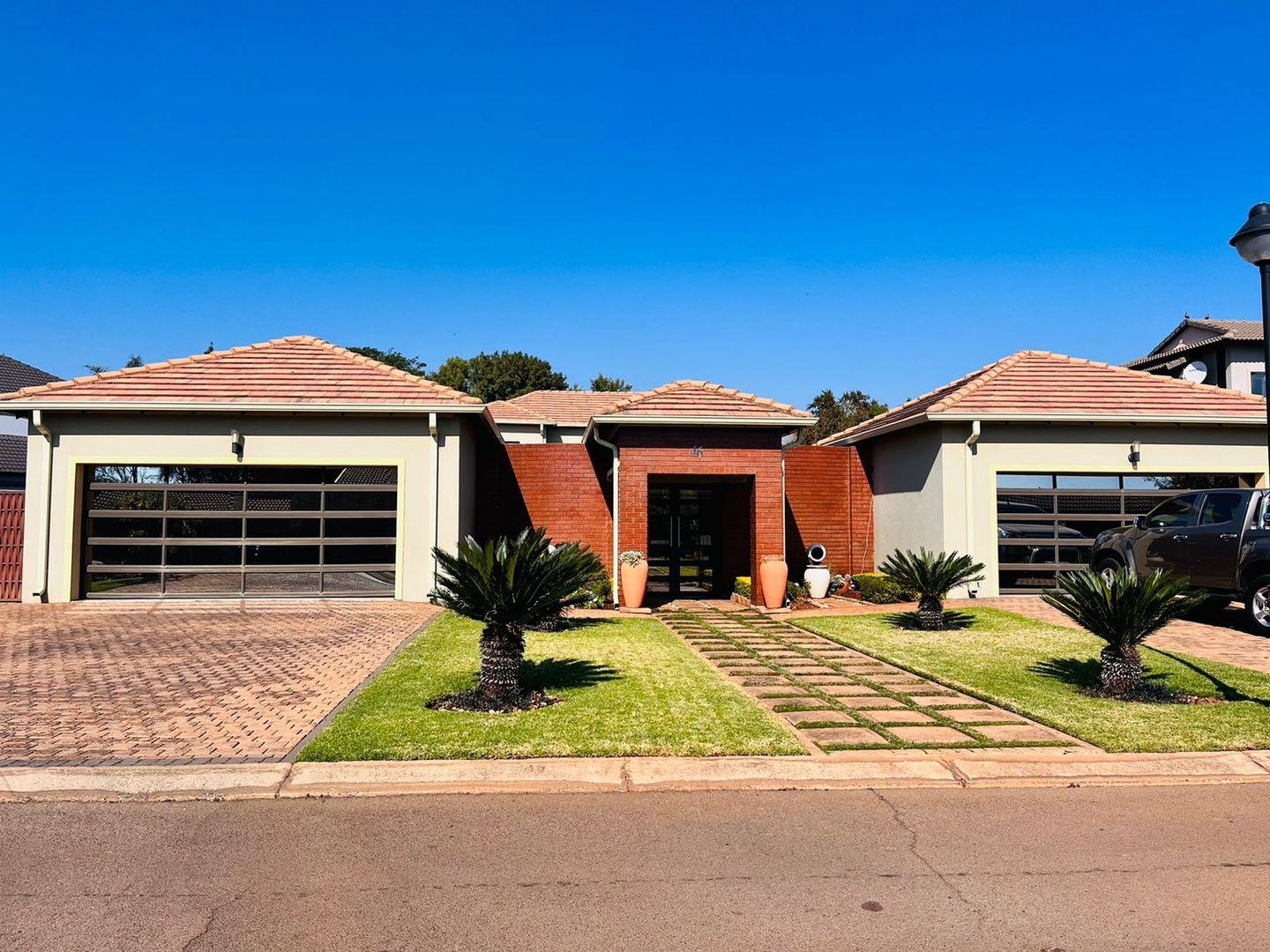 5 Bedroom House for sale in Midstream Estate - 46 Avondale Crescent ...