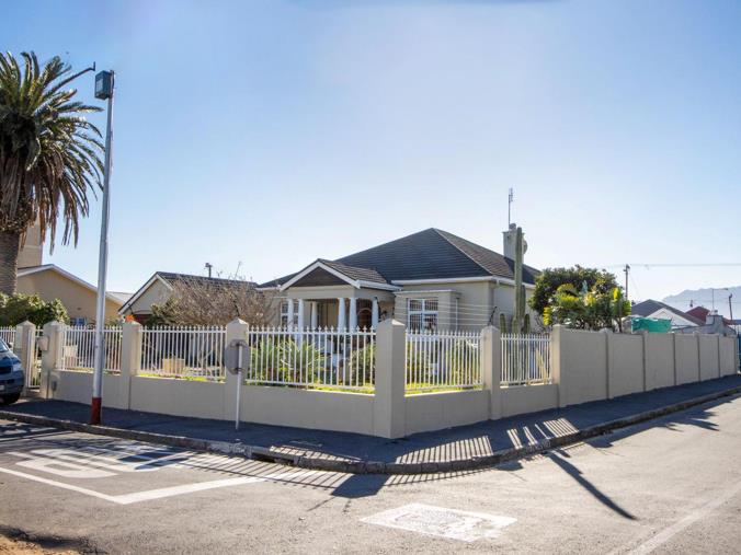 4 Bedroom House for Sale in Van Ryneveld