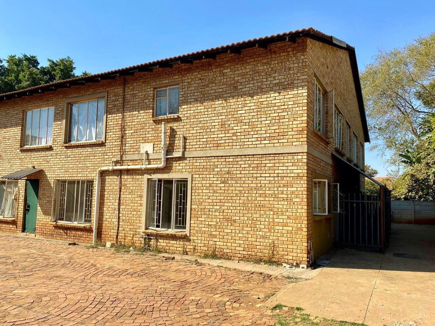 16 Bedroom Apartment / flat for sale in Rustenburg Central - P24-114621932