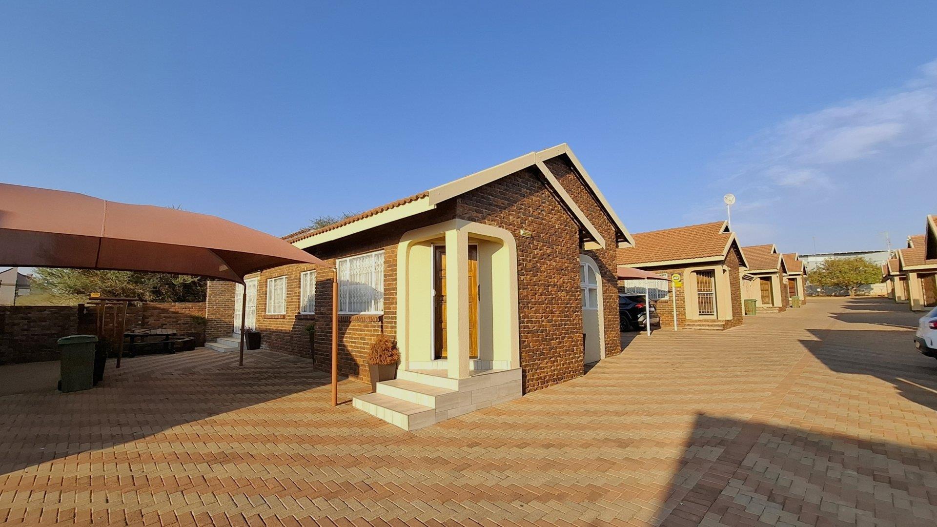 3 Bedroom Townhouse to rent in Bendor - P24-114705134