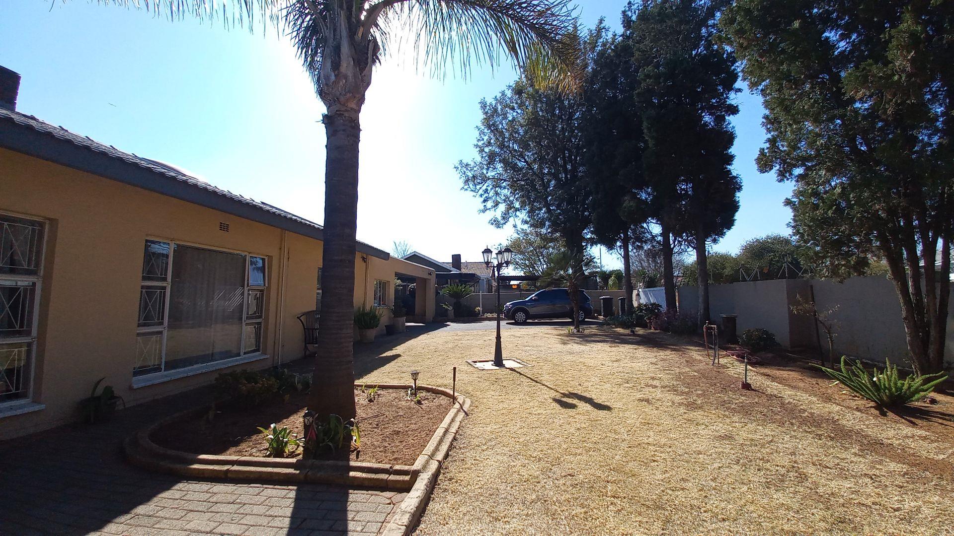 4 Bedroom House for sale in Elspark - P24-114731540