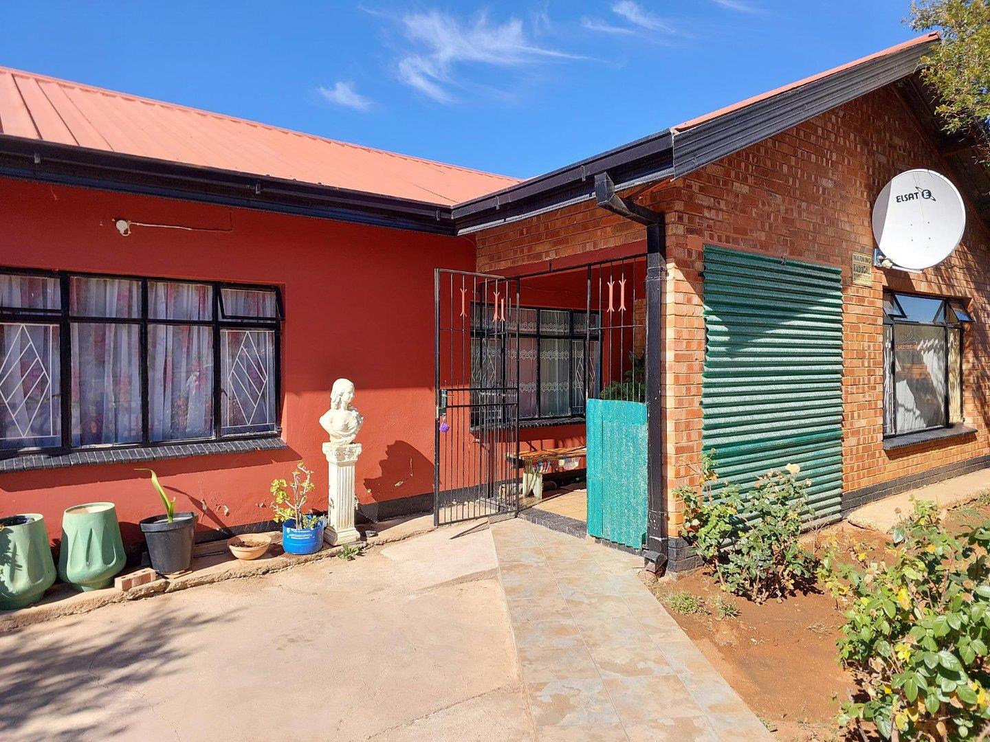 4 Bedroom House for sale in Colville - P24-114734969