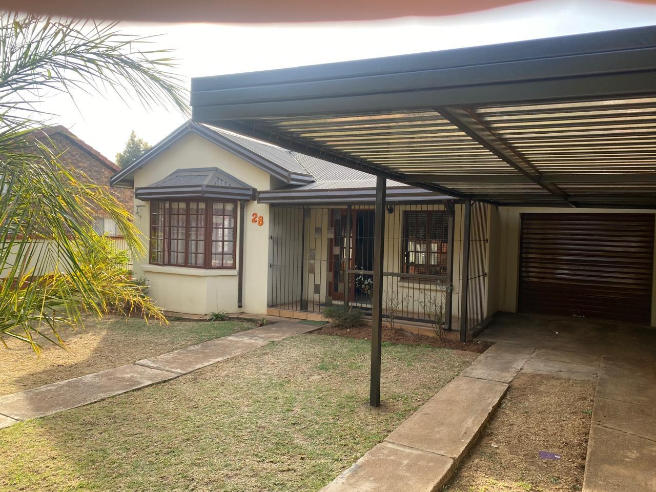 2 Bedroom House for sale in Rayton - P24-114749641