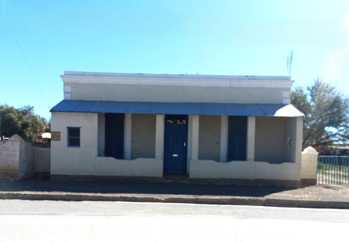 3 Bedroom House for sale in Fraserburg - 38 Rossouw Street - P24-114754605