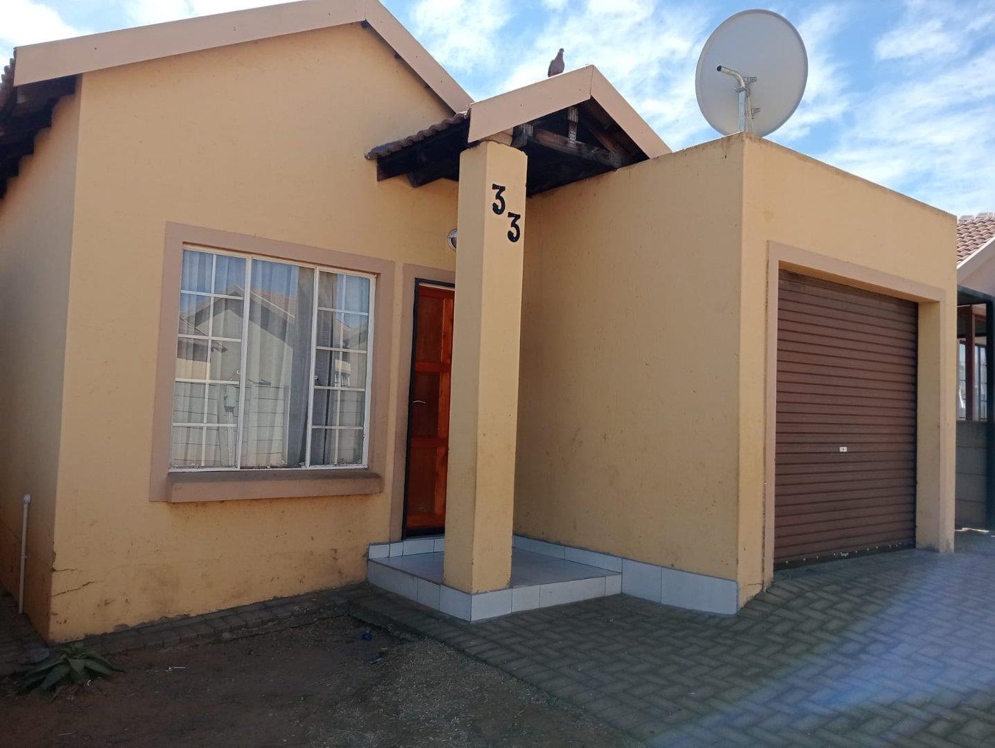 Mohlakeng Property : Property and houses for sale in Mohlakeng ...