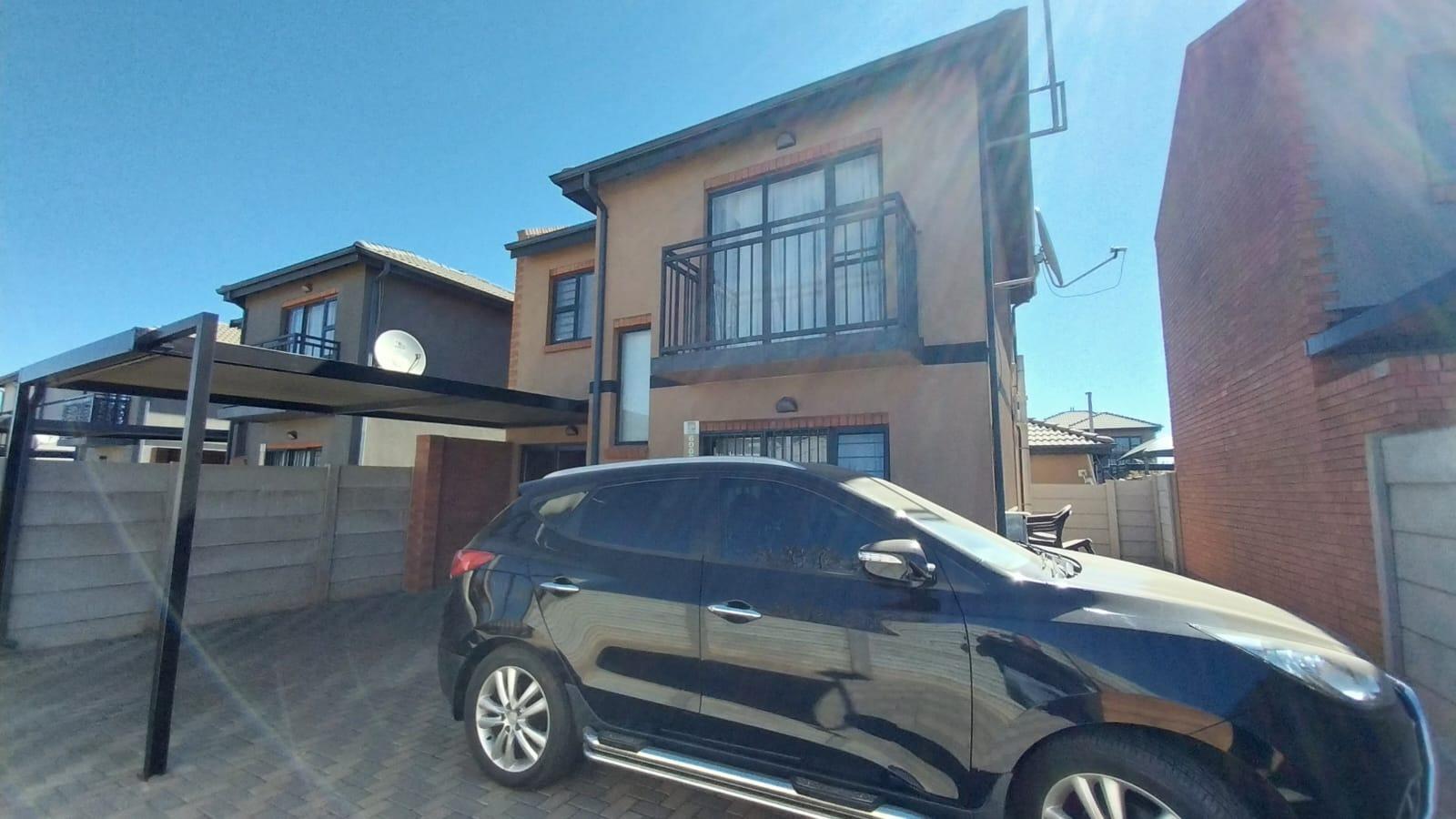3 Bedroom House for sale in Leopard's Rest Security Estate - P24-114795247