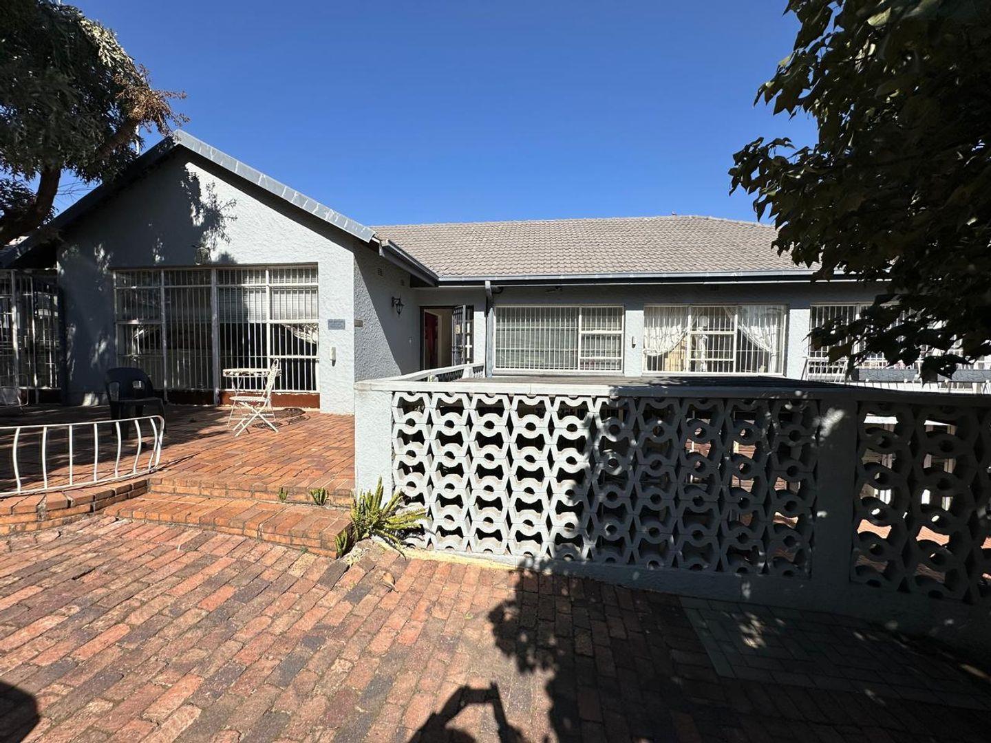 Dowerglen Property : Property and houses to rent in Dowerglen ...