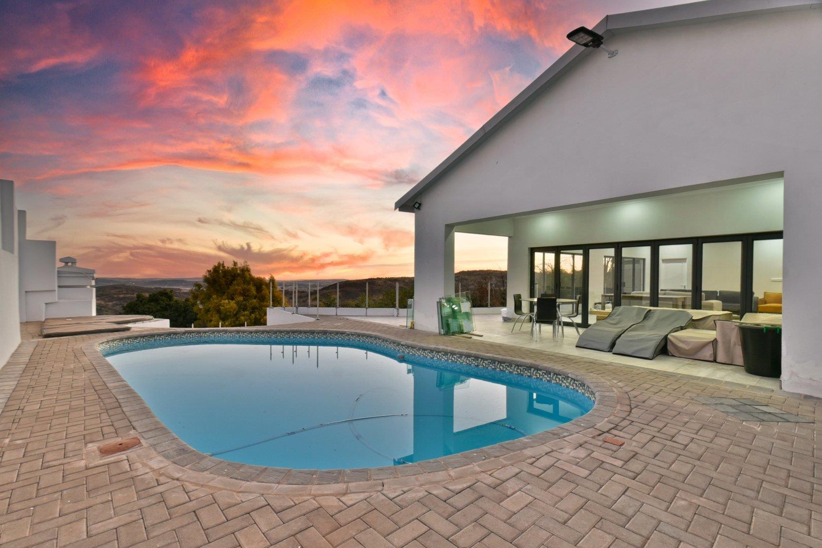 4 Bedroom House for sale in Glenvista - P24-114834579