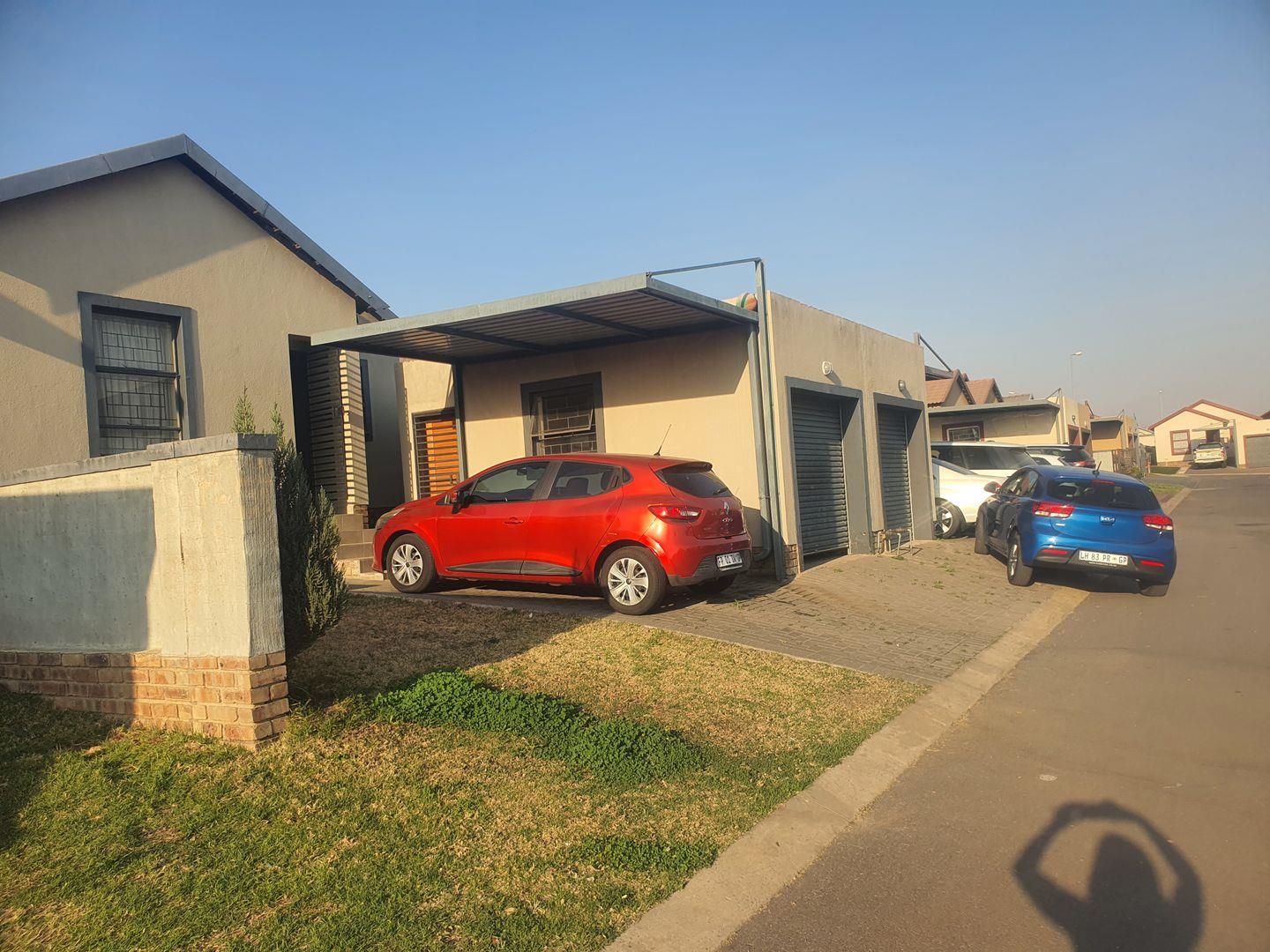 3 Bedroom House for sale in Kosmosdal - P24-114881493