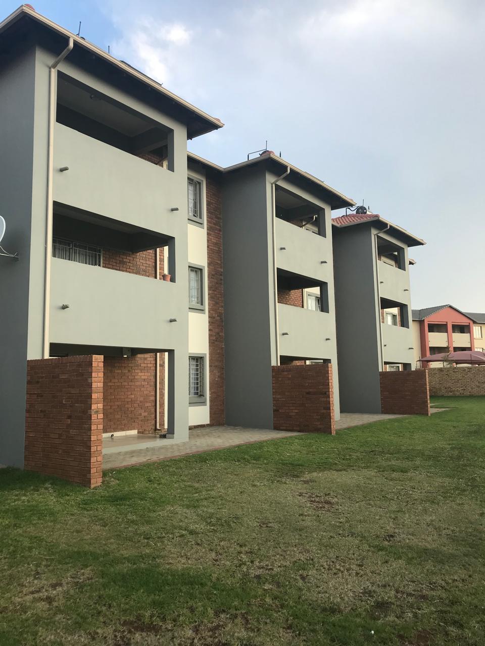 2 Bedroom Apartment / flat for sale in Monavoni - Ochre, Ridge Close, Stonegate Estate - P24 ...