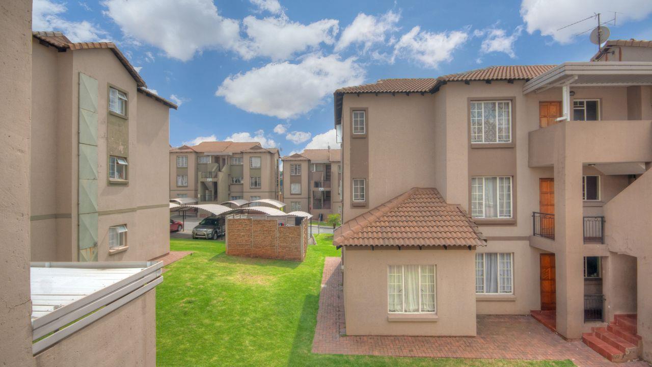 3 Bedroom Townhouse for sale in Meredale - 7 Houtkapper Street - P24 ...