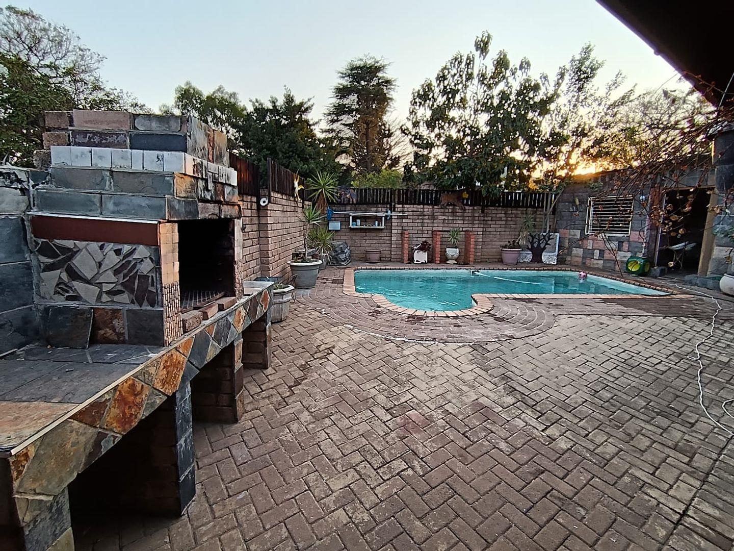 3 Bedroom House for sale in Geelhoutpark - P24-114931945