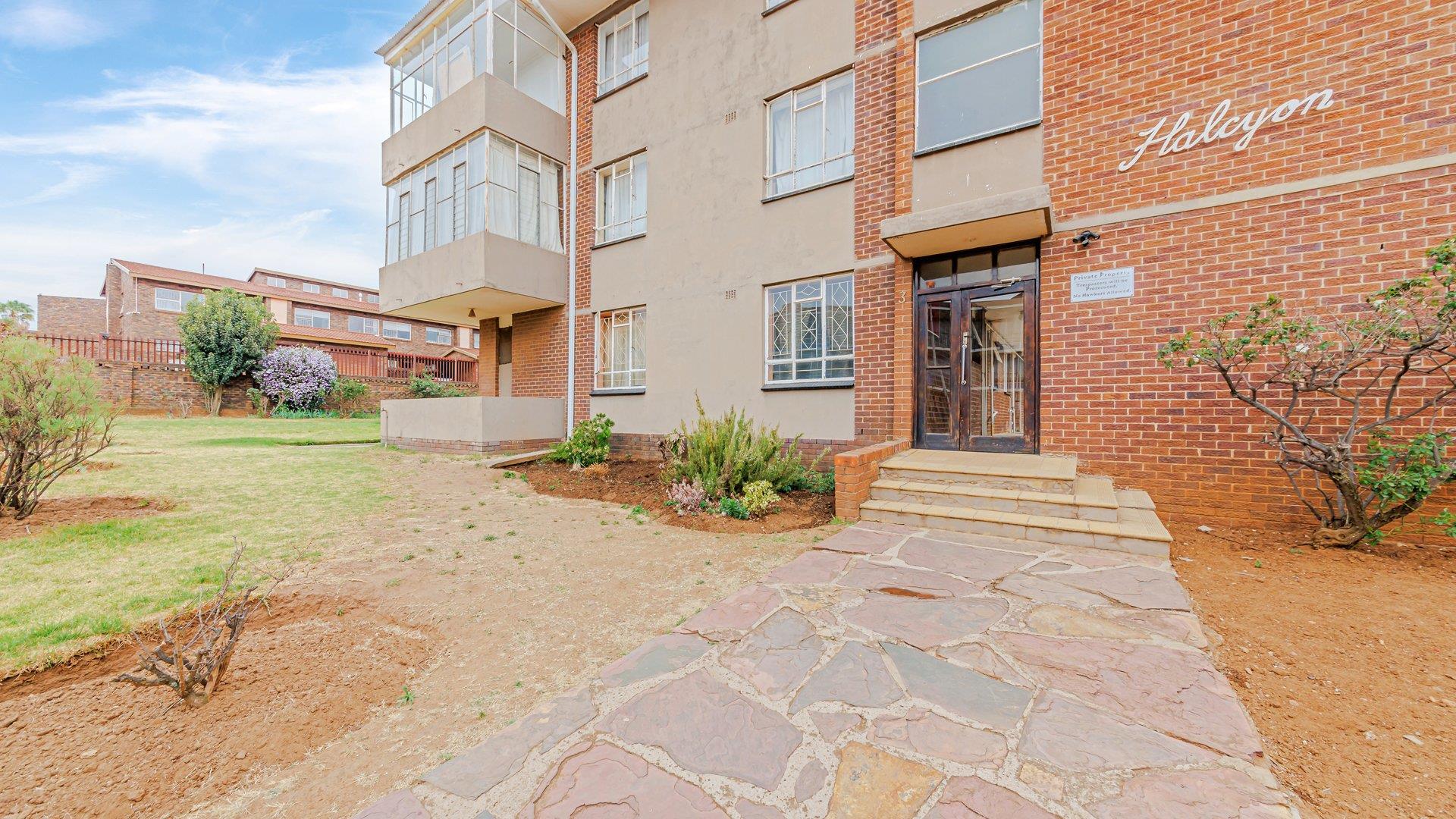 Florida, Roodepoort Property : Apartments / flats for sale in Florida ...