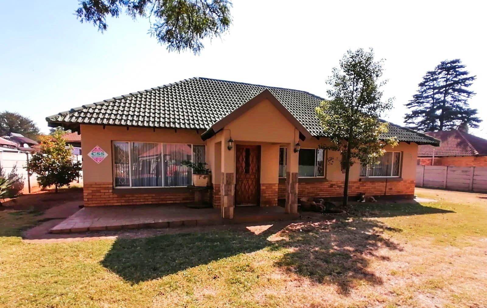 3 Bedroom House for sale in Stilfontein Ext 2 - P24-114946985