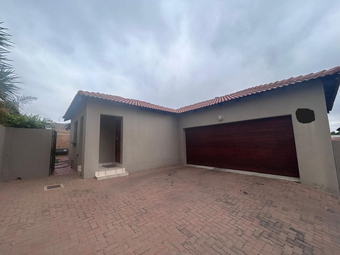 3 Bedroom House for sale in Thatchfield Close - P24-114966443