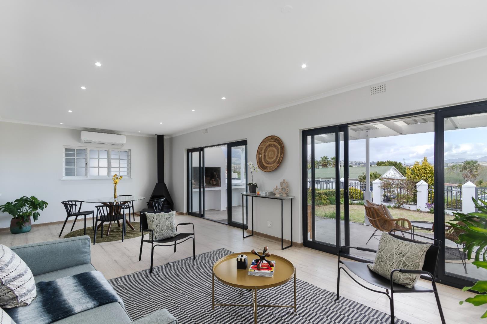 3 Bedroom House for sale in Raithby - 92 Carelse Street - P24-114972644