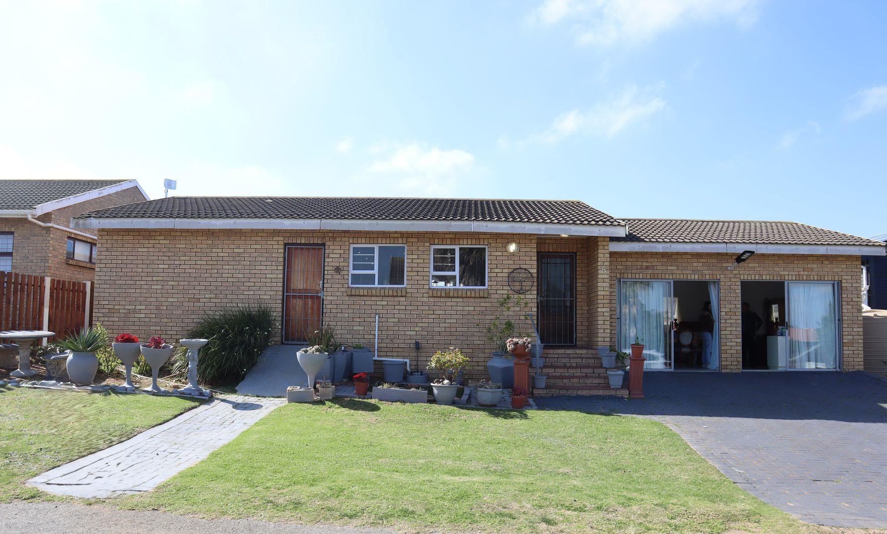 3 Bedroom House for sale in Wavecrest - P24-114978385