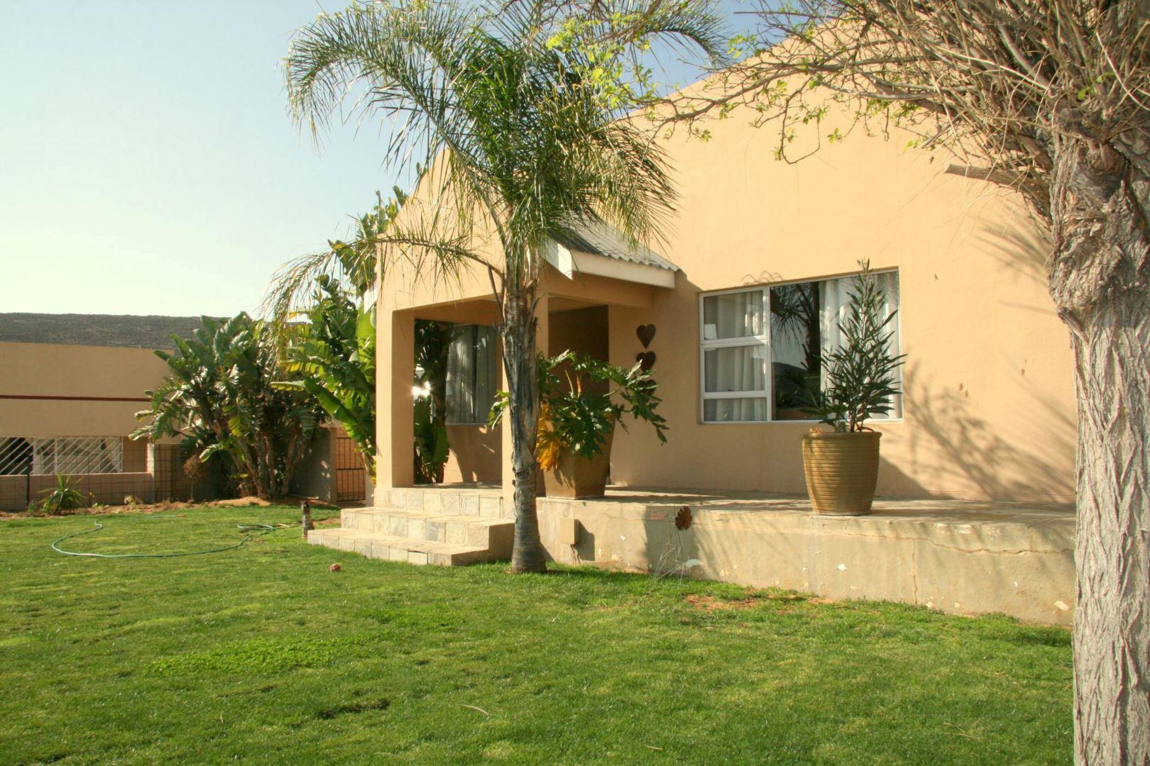 3 Bedroom House for sale in Springbok - P24-114998285