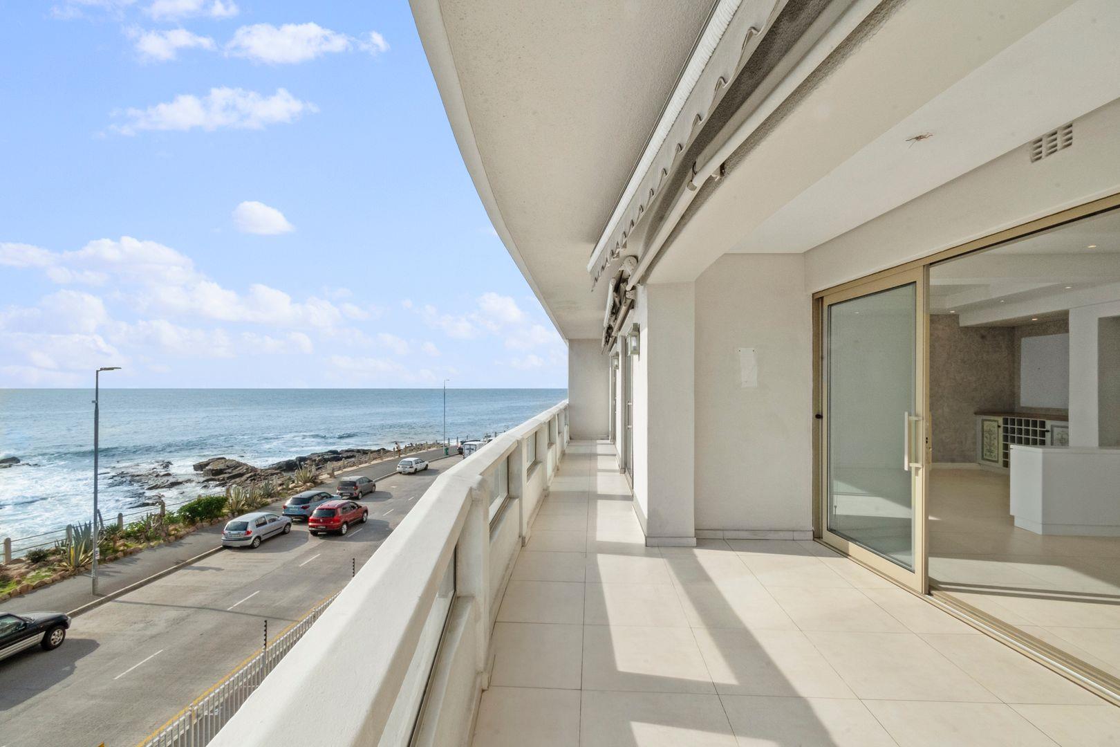 2 Bedroom Apartment / flat for sale in Sea Point - P24-115005405