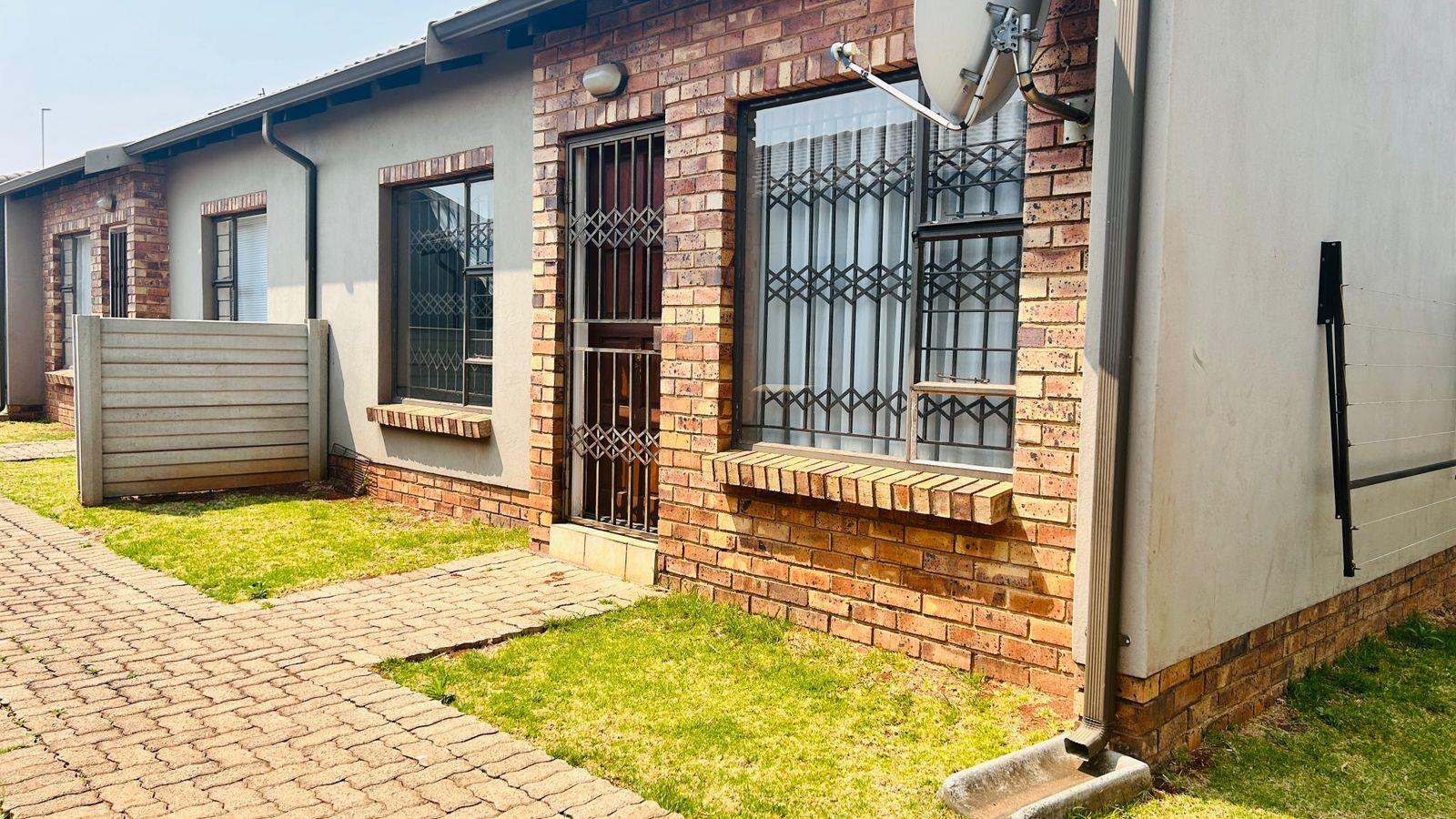 2 Bedroom Townhouse to rent in Dawn Park - P24-115009424