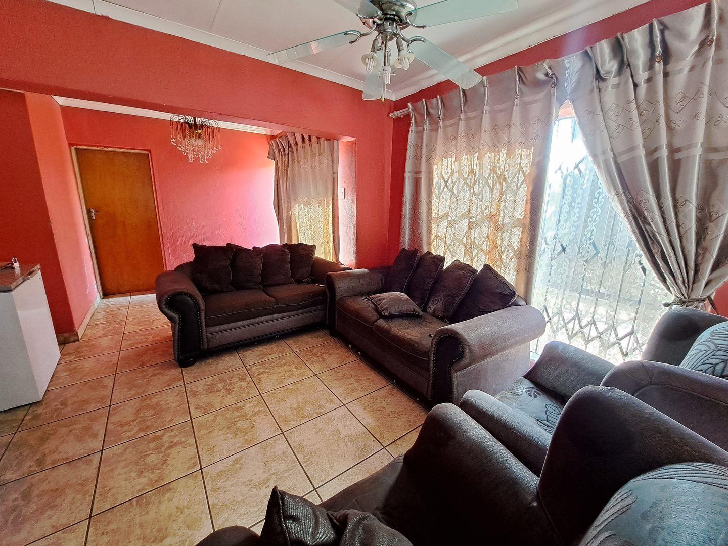 3 Bedroom House for sale in Bendor - P24-115018717