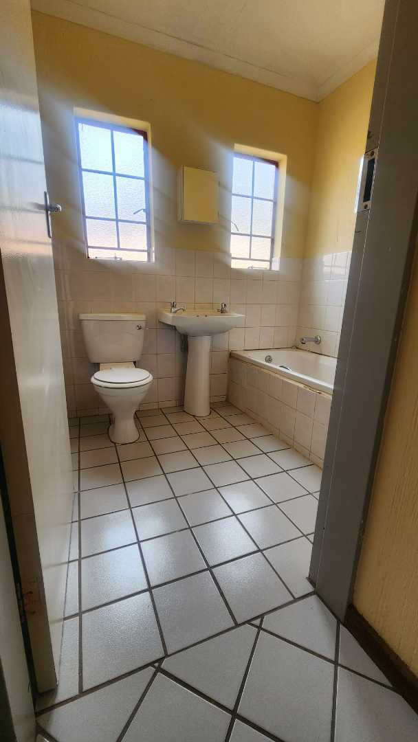 4 Bedroom House to rent in Amandasig - P24-115023136