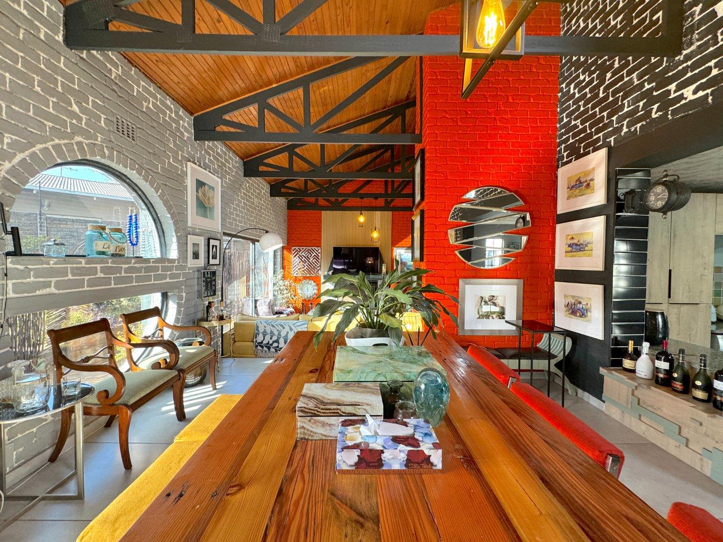 3 Bedroom House for sale in Westdene - P24-115023198