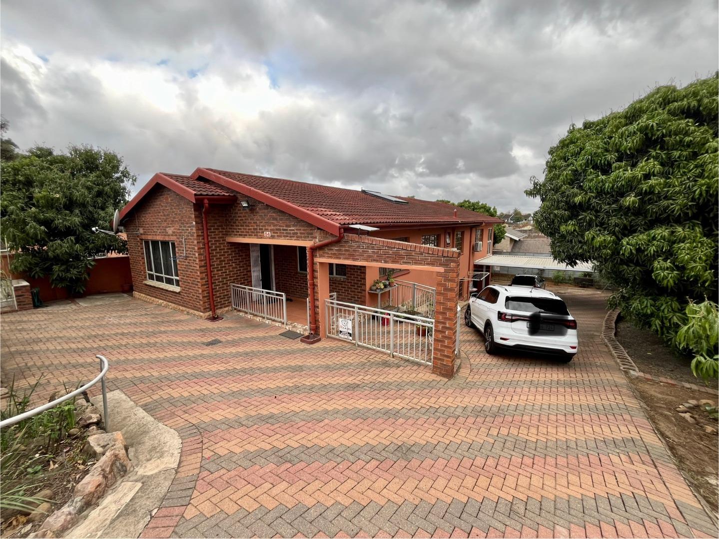 4 Bedroom House for sale in Rydalvale - P24-115033875