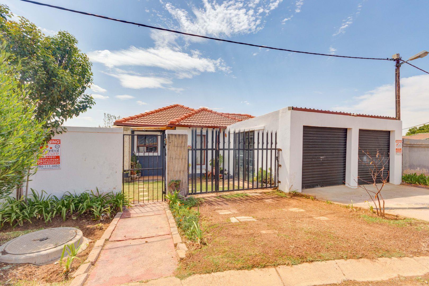 3 Bedroom House for sale in Cosmo City - P24-115054746