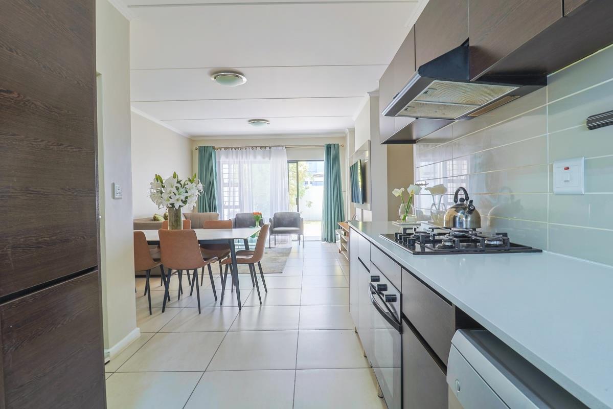 3 Bedroom Apartment / flat for sale in Greenstone Ridge - 1 Emerald ...