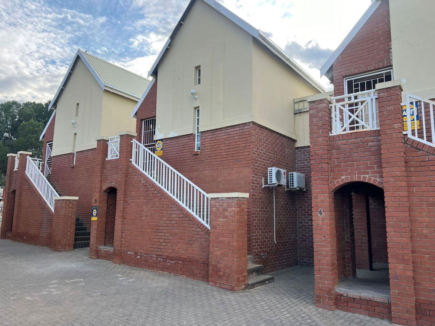 2 Bedroom Townhouse for sale in Westdene - P24-115089472