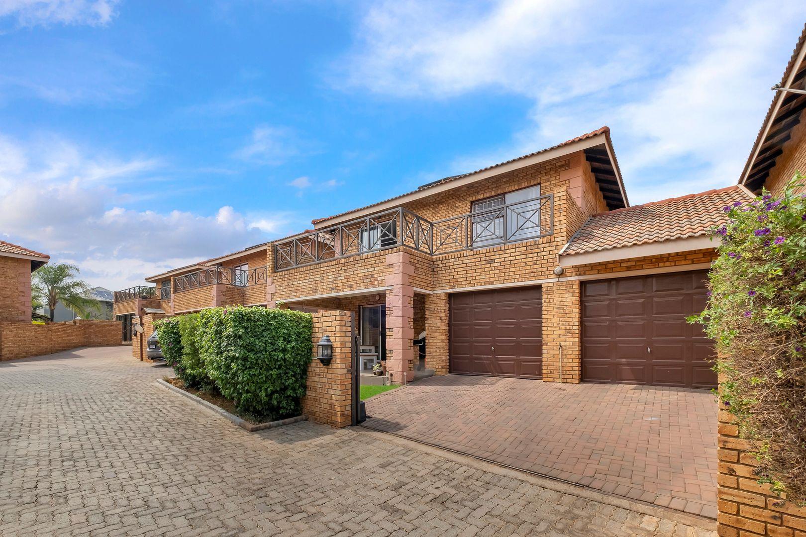 Property and houses for sale in Roodepoort : Roodepoort Property ...