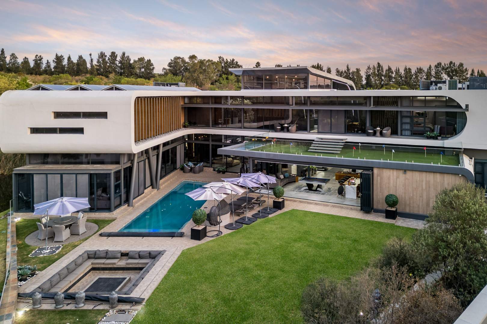 6 Bedroom House for sale in Steyn City - 1 The Lakes - P24-115101464