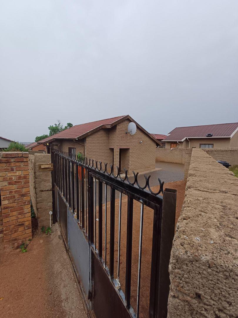 3 Bedroom House for sale in Cosmo City - P24-115108879