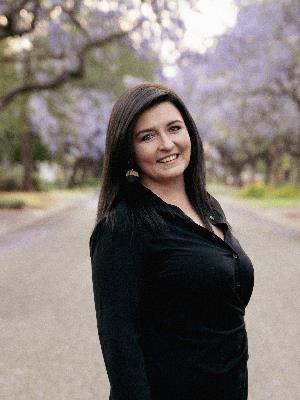 Agent profile for Angelique Carrara